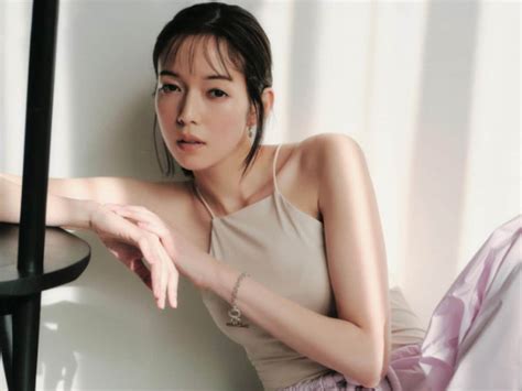 佐藤栞里、美デコルテあらわなキャミソール姿でファン悩殺！ 「バラエティーの時とは別人」「とってもセクシー」 All About ニュース