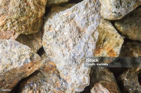 태국캄보디아에서 판매에 대 한 황 돌 국경 시장 광물 Pyrite 또는 철 황 라고 바보의 금 화학 수식 Fes2와 철 황하 물 이다 결정체에 대한 스톡 사진 및 기타