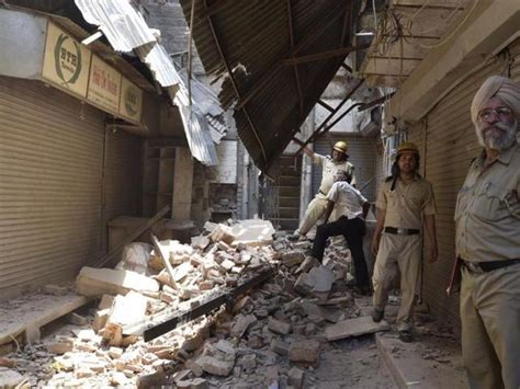 Building Collapses In Old Delhi 1 Dead Many Still Buried Under Debris