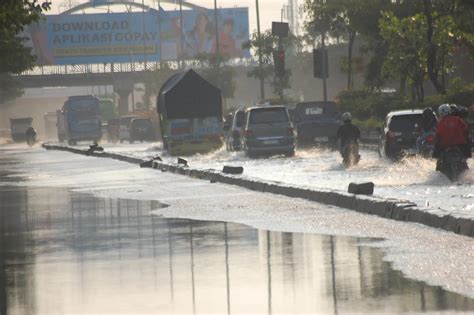 FOTO Banjir Dan Rob Di Kaligawe Semarang Inilahjateng