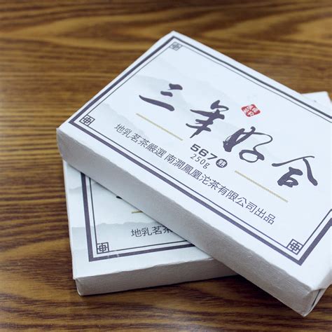 지유명차 차벗들의 칭찬이 자자한 삼년호합 숙차는 201520162017년의 찻잎이 조화를 이루고 생차는 201620172018년의 찻잎이 합해졌습니다