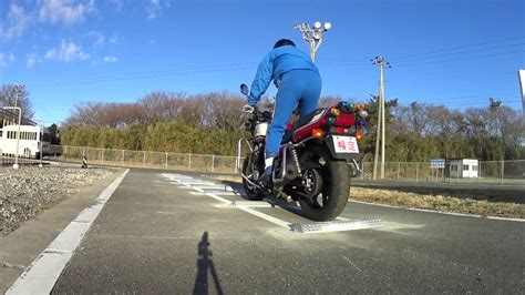 波状路 番外編です教習テクニックとしては参考になりませんがハンドルに被さるフォームの対極的な意味合いですシンプルに段差としての波状路の越え方とはみたいな感じです YouTube