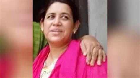 পরকীয়ায় লিপ্ত স্বামী প্রতিবাদ করায় গৃহবধূকে ছাদ থেকে ফেলে ‘হত্যা