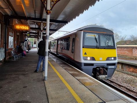 321312 321312 Arrives At Frinton On Sea Working 2f62 The Flickr