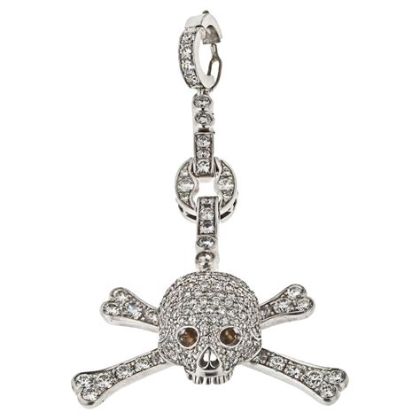 Louis Vuitton Diamond 18k White Gold Snowflake Charm Pendant For Sale