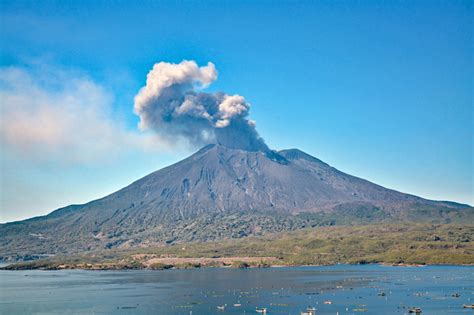 ドローンによる火山調査の目的とその成果｜使用機体の特徴も解説 ドローンガイド Drone Guide