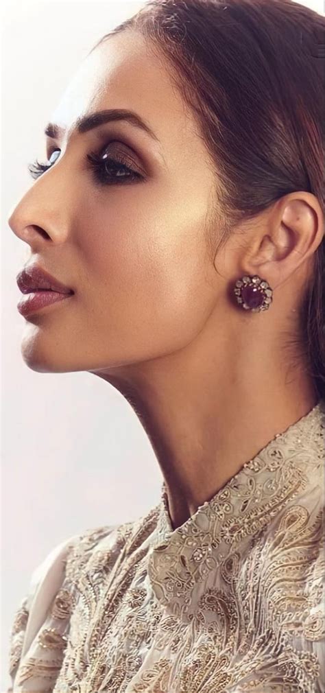 Malaika Arora Side Face 👀😍 Rmalaikaarorahot