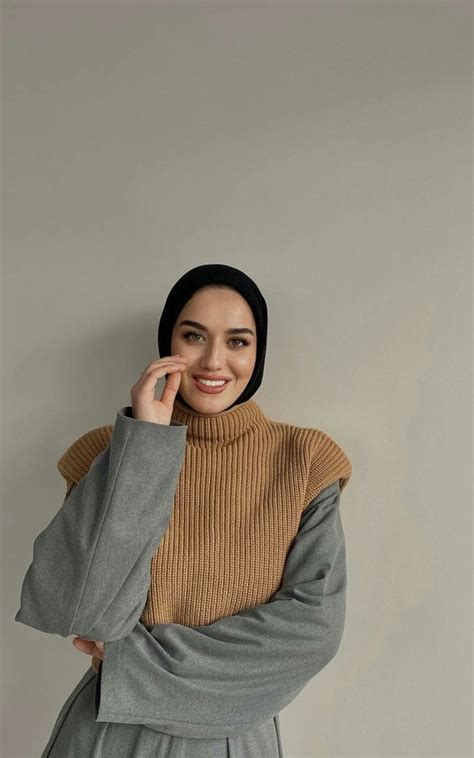 𝑰 𝑺 𝑳 𝑨 𝑴 adlı kullanıcının S T Y L E panosundaki Pin Mütevazı moda