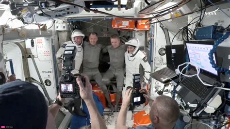 Los Astronautas De Nasa Regresan A La Tierra Tras Una Estancia