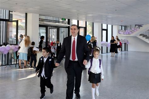 მიხეილ ჩხენკელმა 86 ე ახლად აშენებულ საჯარო სკოლაში მოსწავლეებს სასწავლო წლის დაწყება პირადად