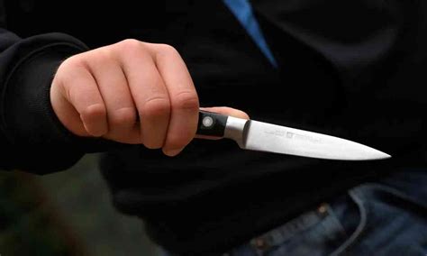 صحيفة أخبار الأردن 3 في الظهر وواحدة بالكتف شاب يتفاجأ ب4 طعنات من