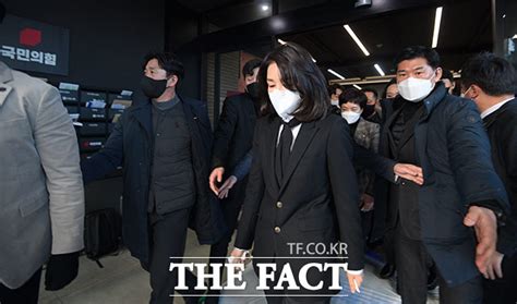 대국민 사과 마친 김건희 고개 떨구고 국민의힘 당사 나서 Tf사진관 포토 기사 더팩트