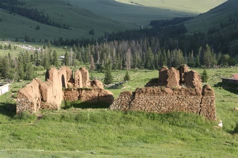 Манзушир хийдийн туурь