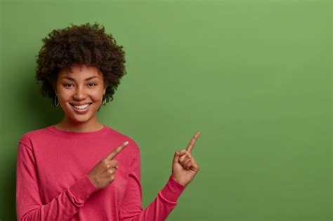 Images De Femme Pointer Du Doigt Téléchargement Gratuit Sur Freepik