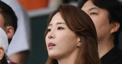 포토 류현진 아내 배지현 경기장 찾아 남편 응원