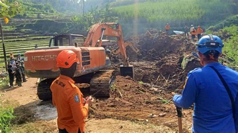 Dua Korban Longsor Di Blitar Ditemukan Meninggal Dunia Satu Orang Lagi Masih Pencarian