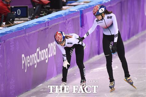 Tf포토 최민정 심석희 아찔한 충돌메달 사냥 실패 포토 기사 더팩트