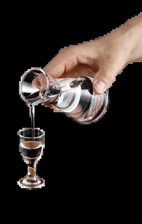 酒杯 手 倒酒 花瓣网