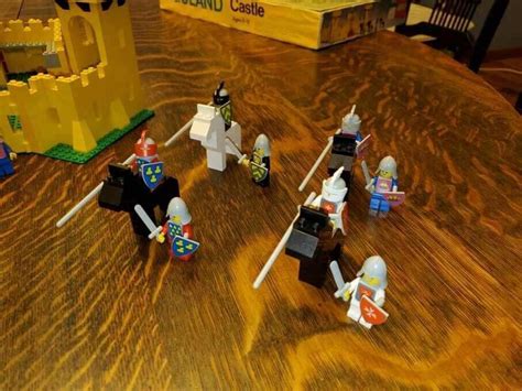 Lego 6075 375 Classic Rare Yellow Castle 1981 Complete Box Insert