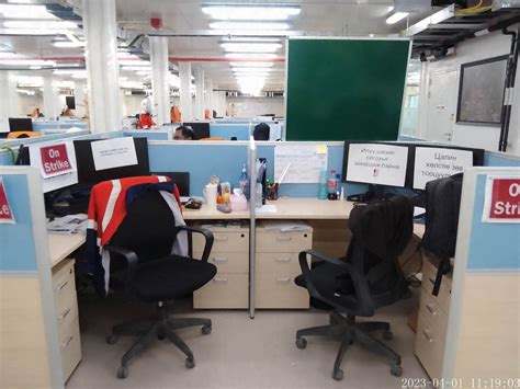 Оюутолгой төслийн туслан гүйцэтгэгч компанийн ажилтнууд АЖИЛ ХАЯЛТ ЗАРЛАЖЭЭ