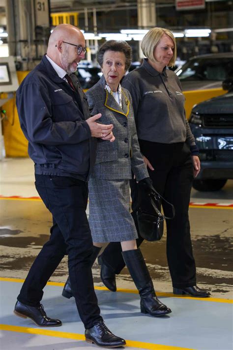 Hrh Princess Royal Besucht Die Produktionsstätte Von Jlr In Halewood