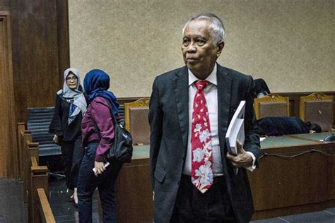 O C Kaligis Bayar Denda Rp Juta Setelah Hukumannya Dipotong Tahun