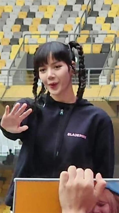 Lisa Blackpink 리사 Of Blackpink Blow Kiss 😘💋 ️ To Fans During