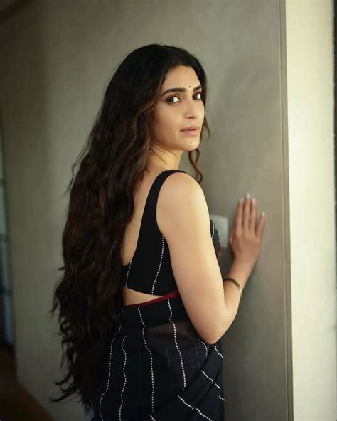 Photo Gallery Karishma Tanna Looked Stunning In Her Saree Look See