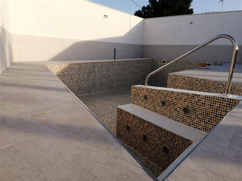 Diseños De Escaleras Para Piscinas Que Serán Tendencia 2024