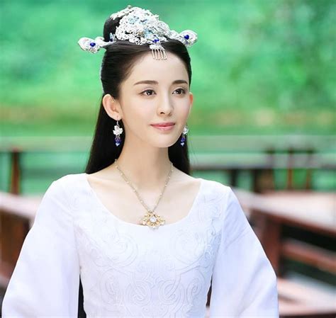 盘点女星白衣古装造型：躲过了杨幂刘亦菲，却被“表妹”美哭了扮相演技素素