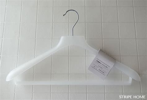 セリアの新商品プラスチックハンガー。無印良品のポリプロピレン洗濯用ハンガーと比較【ブログレポート】