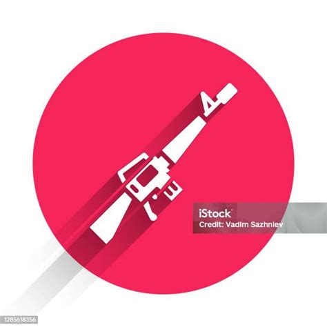긴 그림자로 격리 된 흰색 M16a1 소총 아이콘 미육군 M16 소총 빨간색 원 버튼입니다 벡터 M16 소총에 대한 스톡 벡터