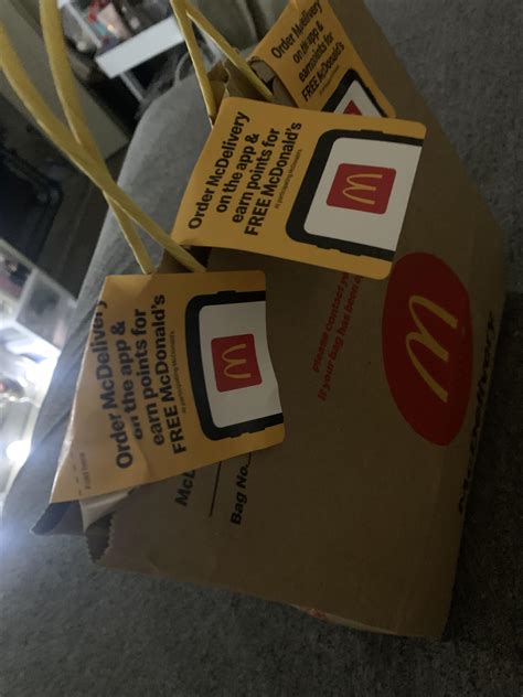 This looks tampered with right? Is McDonald’s just lazy. I am chomping away. Just curries : r ...