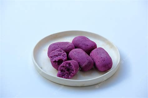 Premium Photo Timus On Plate With White Background Traditional Snack
