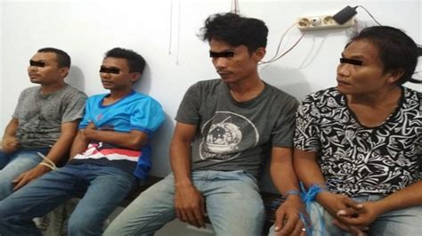 Lagi Asyik Berpesta Sabu 4 Supir Truk Dibekuk