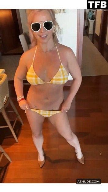 Britney Spears Sexy Poses Showing Off Her Hot Bikini Body On Social