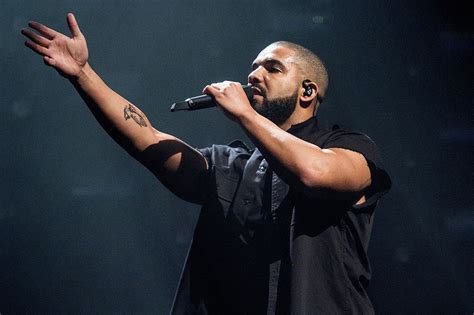 Nuevo récord de Drake colocando temas de golpe en el Hot