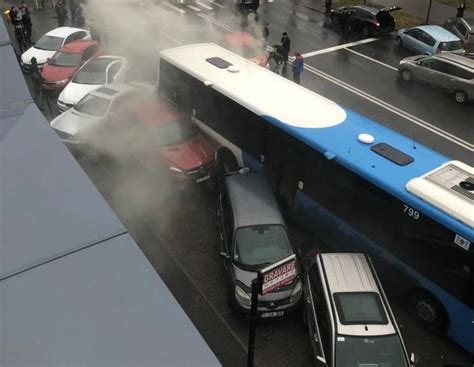 VIDEO Accident grav în capitală Un autobuz a lovit mai multe mașini parcate Poliția și