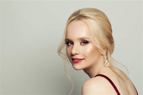 Premium Photo Young Woman With Blonde Hair And Makeup Om White Background
