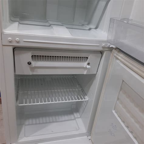 Indesit С132NFG.016 - Холодильники с нижней морозильной камерой