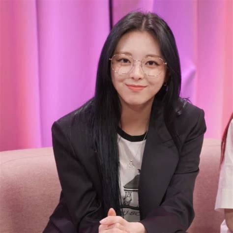 Itzy 유나 촬스의 이슈와 유머