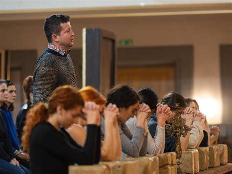 Emma Dante e I dialoghi delle Carmelitane In scena un Cristo né uomo