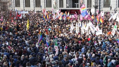 Famiglie Arcobaleno In Piazza A Milano Schlein Ora La Legge Sala