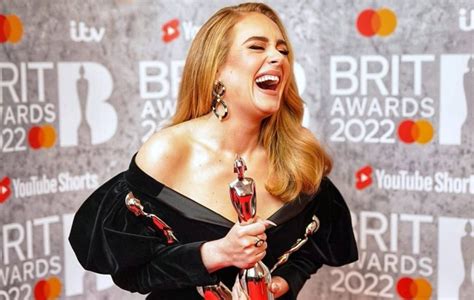 Adele Gana Premio «artista Del Año En La Entrega De Los Brit Awards Flow Magazine