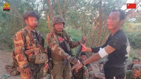 မုန်းမြို့သိမ်းတိုက်ပွဲတွင် လေယာဉ်ဖြင့် တပ်ကူလာသည့် စစ်ကောင်စီတပ် ခလရ ၈၄ မှ ဗိုလ်မှူးအဆင့်ရှိသူ