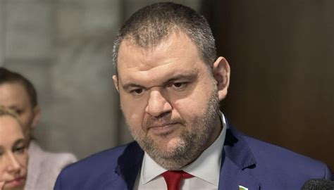 Държавата не може и не бива да купува „Лукойл Нефтохим“ Бургас