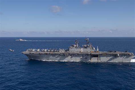 美国准航母带濒海战斗舰擅闯南海 还起降f 35b演练手机新浪网