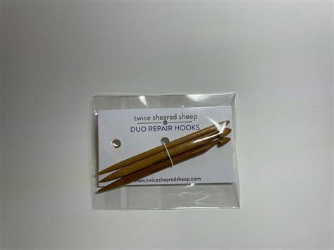 Duo Wooden Repair Hooks Untangled Yarn Fiber