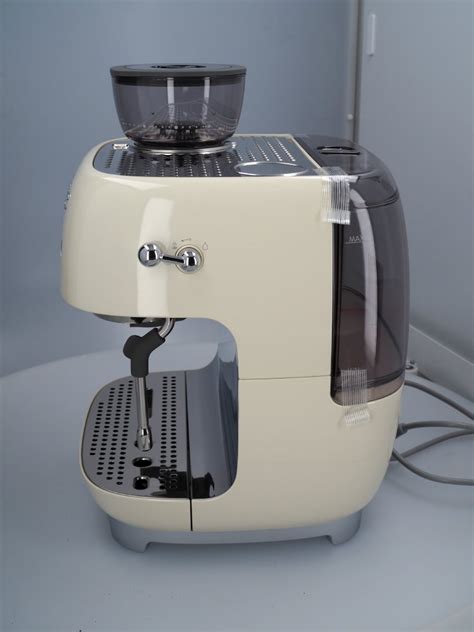 Outlet Ekspres Do Kawy Smeg Egf Creu Kremowy Konesso Pl