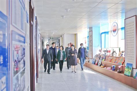 校长尹新明到教育科学学院新闻传播学院和外国语学院开展调研指导工作 新乡学院